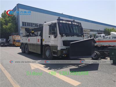 中国 6X4 Sinotruk HowoのAntiroitのシャベルが付いている頑丈なレッカー車 販売のため