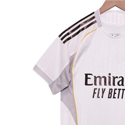 Cina Stagione 2025-2026 Versione giocatore Real Madrid Home Jersey Personalizzazione della squadra in vendita
