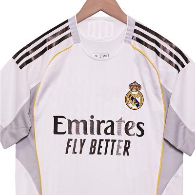 Cina Stagione 2025-2026 Versione giocatore Real Madrid Home Jersey Personalizzazione della squadra in vendita