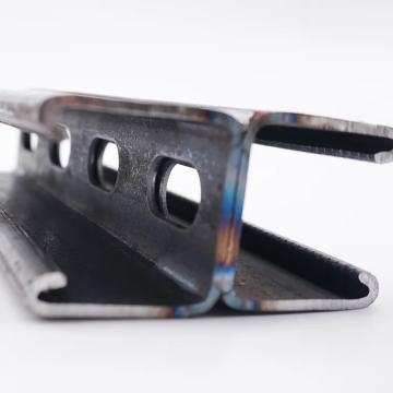 Seismic roof pipe support bracket installation example