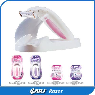 Cina Rasatura manuale di rosa/porpora rasoio a coltelli multipli triplo di plastica per le signore in vendita