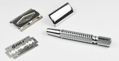 Cina Rasoio di sicurezza della lama del contenitore di regalo della maniglia del metallo degli uomini singolo, progettazione ergonomica in vendita