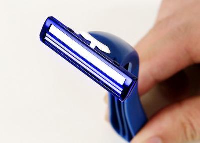 Cina Bianco blu non elettrico maschio di plastica di genere del rasoio di sicurezza della maniglia in vendita