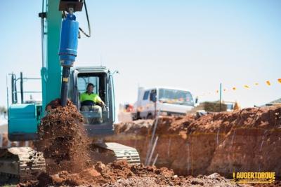 Κίνα Εκσκαφέας Σκιντ Στιερ Backhoe Loader Υδραυλική γεωτρήσεις Γη Σκοπιά γεωτρήσεις Post Hole Digger προς πώληση