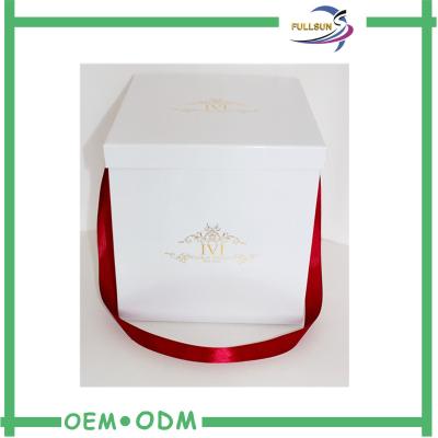 Cina I contenitori di regalo del fiore del cappello del quadrato bianco con il nastro trattano/stampa su ordinazione di logo in vendita