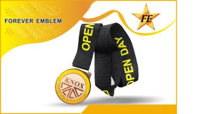 China Fördernde Sport-Metallmedaillen mit personifiziertem Band-Muster für Andenken-Geschenke zu verkaufen