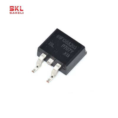 China IRF135S203 MOSFET Saída de alta potência e baixa resistência para desempenho aprimorado à venda