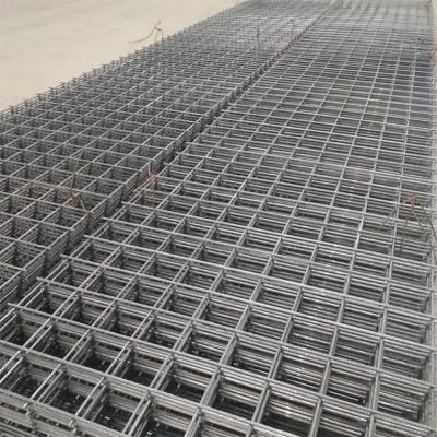 China Panel de malla de alambre soldado de ganado galvanizado de 2x2 para jaula de pollo longitud 0,5-6,0m agujero cuadrado en venta