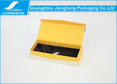 中国 磁気閉鎖が付いている再生利用できるボール紙のギフト用の箱を包む目の鞭 販売のため