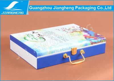 Cina Contenitore di regalo di seta del cuoio di stampa di colore pieno che imballa con la maniglia/serratura dell'oro in vendita
