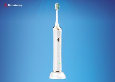 Chine Têtes remplaçables faciles rechargeables blanches lumineuses de brosse à dents électrique de soin oral à vendre
