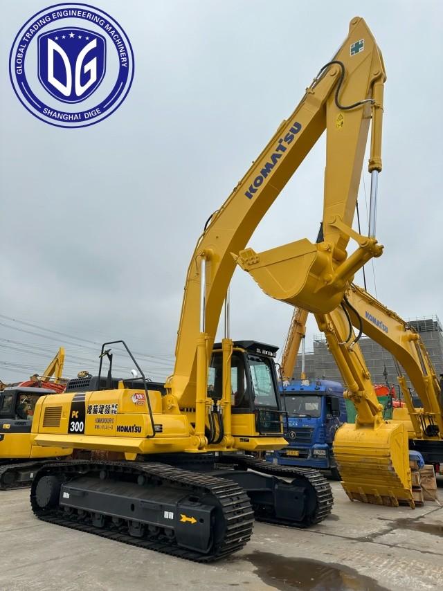 Komatsu PC300-8 Excavator front view