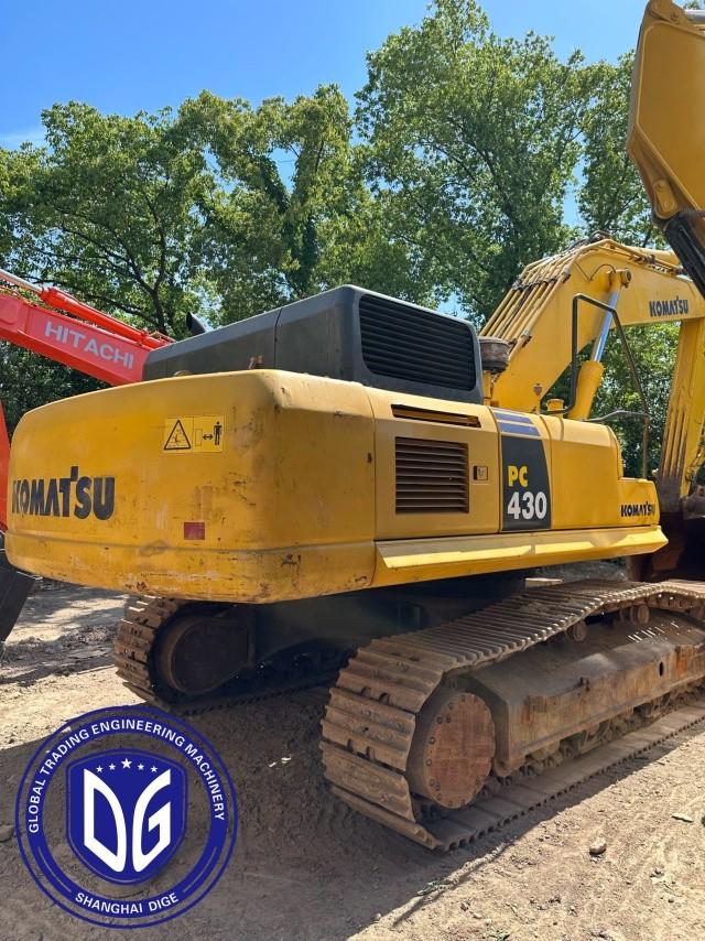 Komatsu PC430-8 Excavator front view