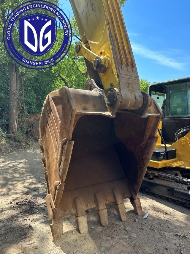 Komatsu PC430-8 Excavator side view