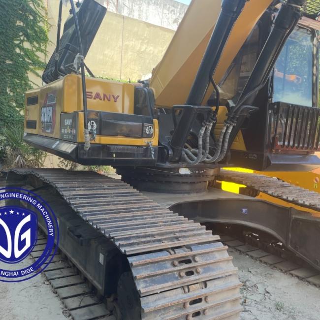 Excavator detailed view 3