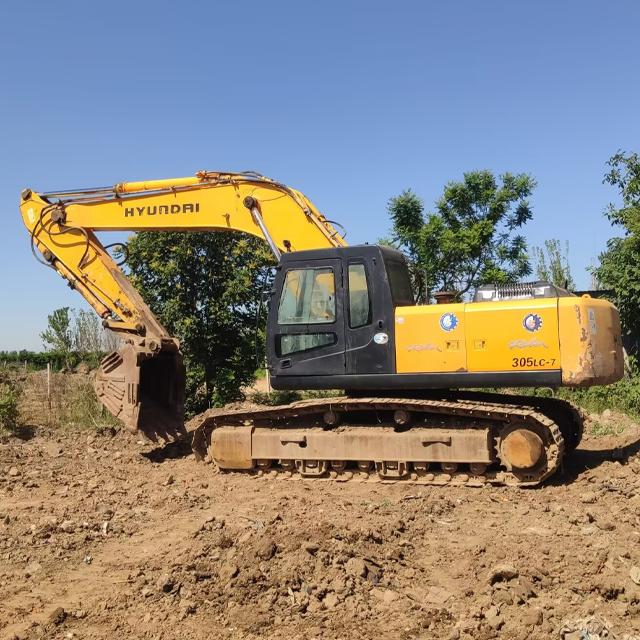 Used Hyundai 305 Excavator - Cabin View