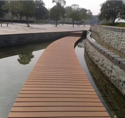 Cina Fiammeggiare anti- e Decking all'aperto composito di Barefeet con legno naturale in vendita