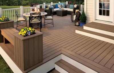Cina Piattaforma su misura di WPC che pavimenta decking composito di Brown per la corte, il balcone e l'iarda in vendita