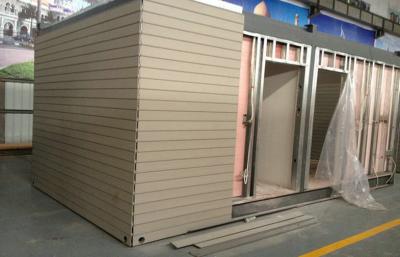 China Revestimento durável da parede de WPC para a decoração da casa com superfície lisa à venda