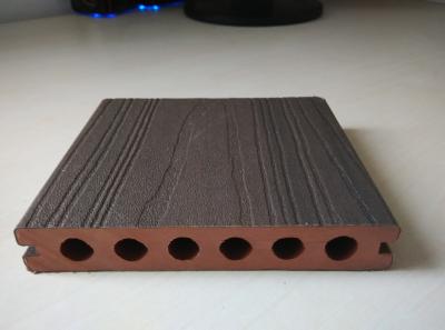 China Koffie Afgedekte WPC Holle Samengestelde Decking, de Openluchtmaterialen van de Dekbevloering Te koop