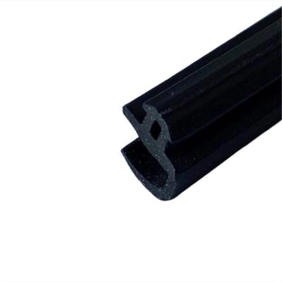 Cina Servizio personalizzato Stringhe di gomma per porte e finestre nere con eccellente resistenza al freddo e al calore in vendita