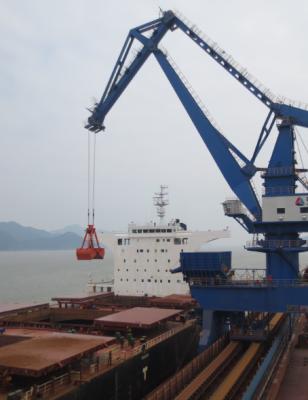 Cina Gru per pontile galleggiante per barche marine con tipi di benna in vendita