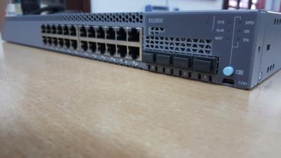 중국 EX 2 30 0-24T-DC 24 포트 10/100/1000 깁릿 이더넷 네트워크 스위치 풀 듀플렉스 반 듀플렉스 통신 모드 판매용