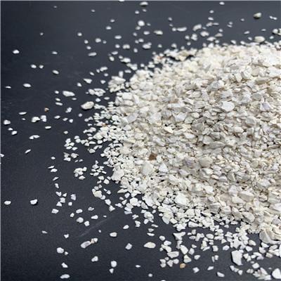 中国 15mmの50mmか焼された燧石の粘土1350の程度の耐火性の穀物の形 販売のため