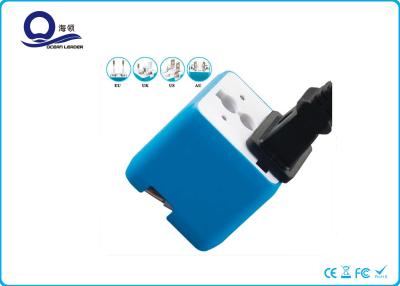 Cina Smart portatile 4 in 1 protezione integrata del fusibile della spina di adattatore di viaggio di USB dell'incavo in vendita