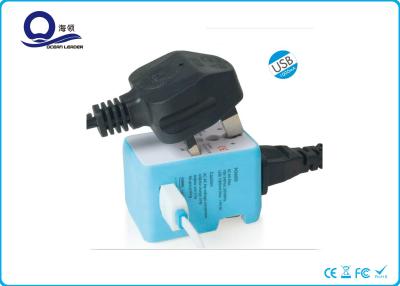 Cina Quattro in un adattatore dell'incavo della spina di Wifi di viaggio di USB con l'indicatore doppio del LED in vendita