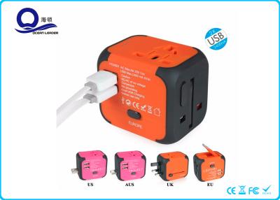 Cina Caricatore tutto dell'adattatore di viaggio di USB della doppia porta di colore dell'OEM in un multi incavo della spina di funzione in vendita