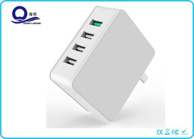 Cina Il controllo di qualità pieghevole 3,0 della spina degli Stati Uniti rapidamente fa pagare il multi caricatore delle porte USB astute di IC 4 in vendita