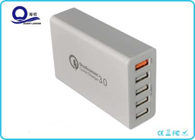 Cina Caricatore da tavolino di USB della stazione di carico della tassa di controllo di qualità 3,0 del porto rapido di multiplo con IC astuto in vendita