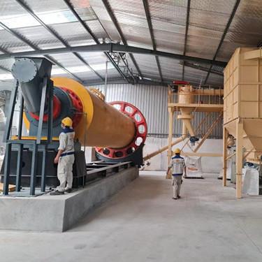 Cina Dimensione L*W*H M Dimensione Quartz Sand Ball Mill per la produzione di polvere da parte della Guote Company in vendita
