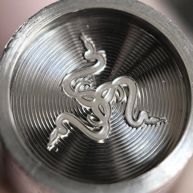 Application example of cross-hatch texture in industrial component