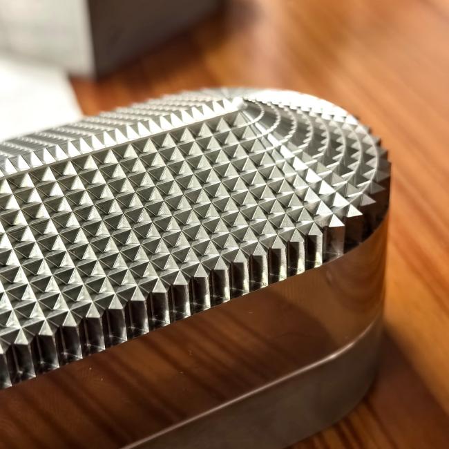 High-precision optical mold for automotive lighting applications