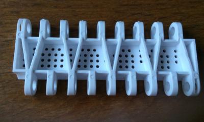 Китай ZY8000FG UNICHAINS OPB23 ТРАЙГТ РУНING ФЛУШ ГРИД Модульная конвейерная ремни белые цветные материалы ПОМ ПП Ацетальные ремни продается