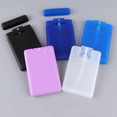 Cina spruzzatore di plastica della carta di credito di 20Ml 30ML per il blu rosa nero bianco del profumo in vendita