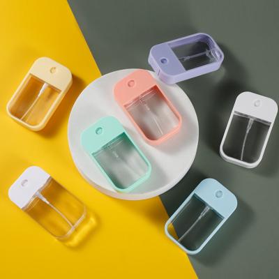 Cina spruzzatore di plastica della pompa della foschia della carta di credito 45ml per bianco verde rosa liquido in vendita