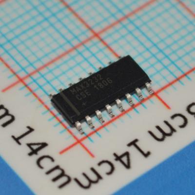 Cina MAX3232CSE 3V-5.5V RS-232 Trasmettitore 250kbps 2Tx/2Rx ±15kV Protezione ESD 0.1μA Disattivazione SOIC-16 -40°C a +85°C in vendita