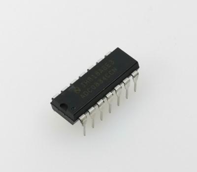 China ADC0834CCN 8 bits ADC 4 canales de entrada 5V de suministro de I/O en serie de baja potencia de 0°C a +70°C Interfaz MCU fácil Solución rentable en venta