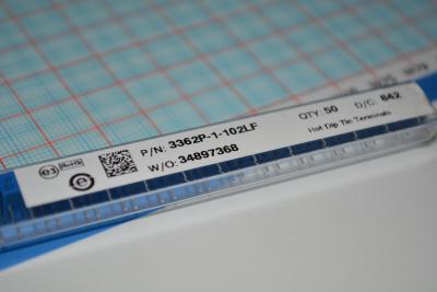 中国 3362P-1-102LF トリマーポテンショメータ 1kΩ 10回転精密ポテンショメータ ±10% 許容差 スルーホールマウント セラメットエレメント 信頼性の高い調整性 キャリブレーションと回路調整に最適 販売のため