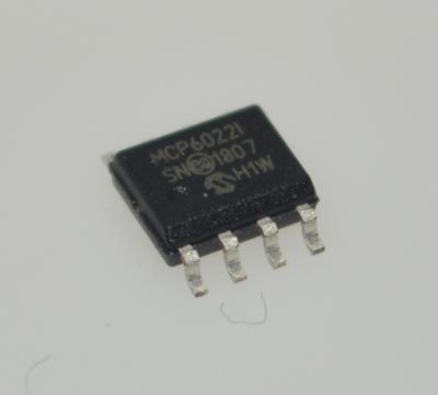 China MCP6022-I/SN Amp de doble operación 2.7-5.5V Amp de amplio voltaje 10MHz Ancho de banda 7V/μs Tasa de deslizamiento 120dB CMRR I/O de tren a tren 0,9mA Baja potencia paquete SOIC-8 grado industrial en venta