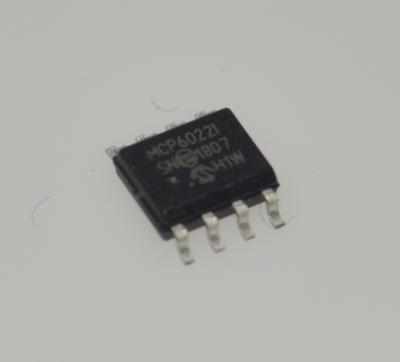 China MCP6022-I/SN Amp de doble operación 2.7-5.5V Amp de amplio voltaje 10MHz Ancho de banda 7V/μs Tasa de deslizamiento 120dB CMRR I/O de tren a tren 0,9mA Baja potencia paquete SOIC-8 grado industrial en venta