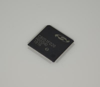 China C8051F020-GQR Alta velocidad 25 MIPS Núcleo 8052 Flash en sistema de 64KB 4.5KB RAM ADC de 12 bits DAC duales de 12 bits LQFP de 64 pines Rango de temperatura industrial Amplio conjunto de periféricos en venta