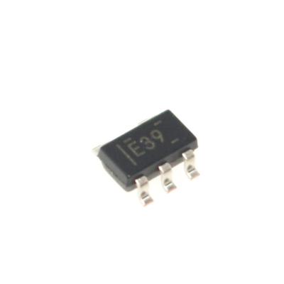 China INA139NA/3K Monitor de derivación de corriente lateral alta Características de alta precisión Amplia 2.7-36V Alimentación baja 90μV Desviación +85°C Clasificación fija 3k Ganancia SC70 Paquete Operación bidireccional y excelente rendimiento de CC en venta