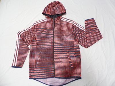 Cina Il rivestimento impermeabile leggero di tutti gli uomini più stampati del tessuto 95gsm con la chiusura lampo in vendita