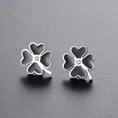 China Metal de encargo del acero inoxidable de los pendientes de la joyería del trébol de la hoja de la moda cuatro afortunado usted esmalta los pendientes del perno prisionero en venta