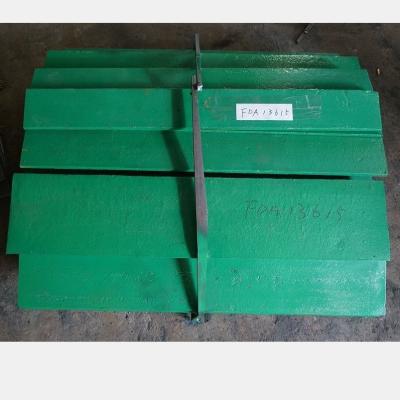 中国 ローダーバケットの半矢印切断刃 サイズと材料の代替品をカスタマイズできる 販売のため