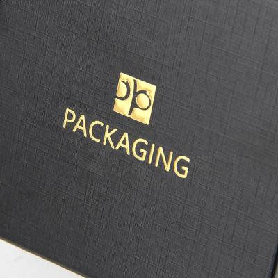 Chine Boîte-cadeau Pantone de bijoux de carton de Matt Black 1200g 2mm à vendre